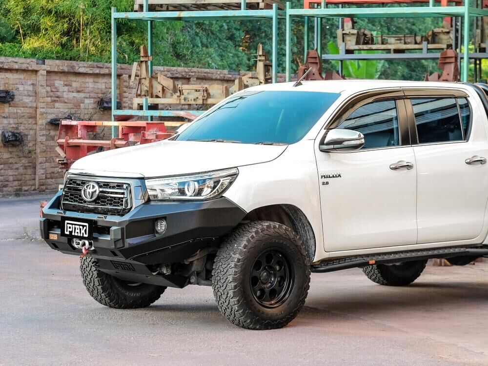 Piak Elite Non Loop Bullbar (Black Protection Plate) to suit Toyota ...